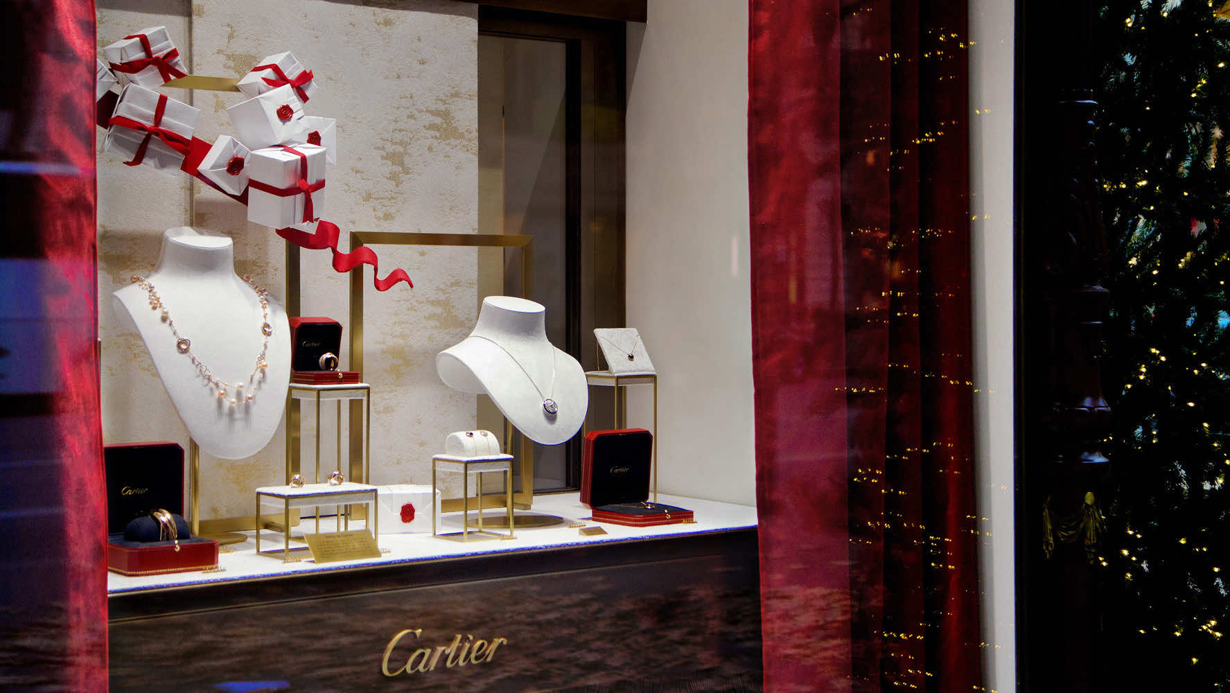 Cartier Vitrines - CreativeStories