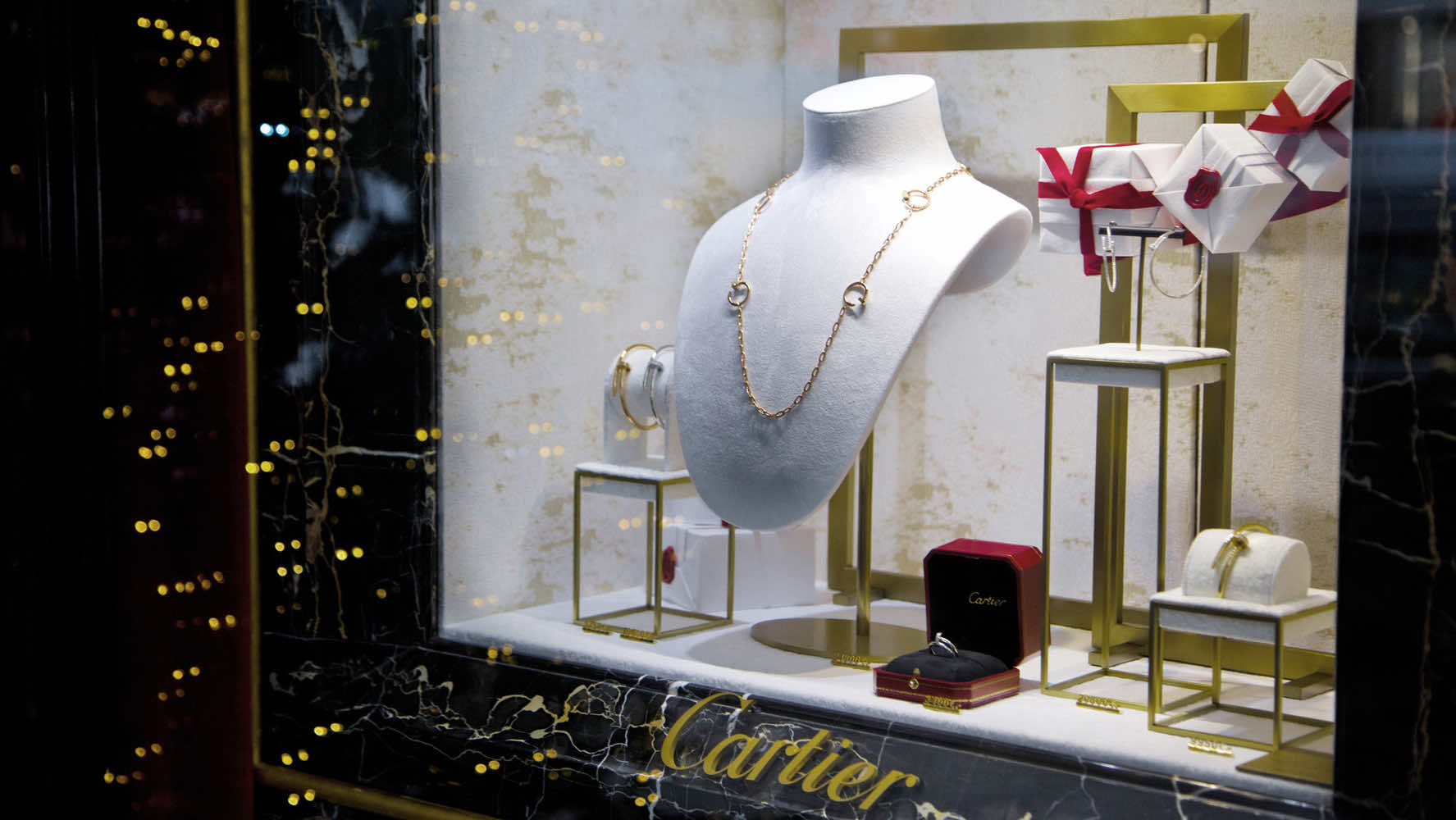 Cartier Vitrines - CreativeStories